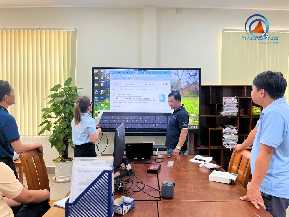 Lắp đặt màn hình tương tác Hikvision tại Lâm Nghiệp La Ngà