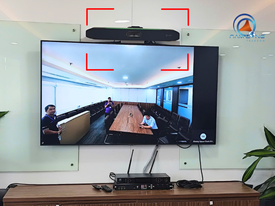 Lắp đặt thiết bị họp trực tuyến Poly X50 và TC tại PVI